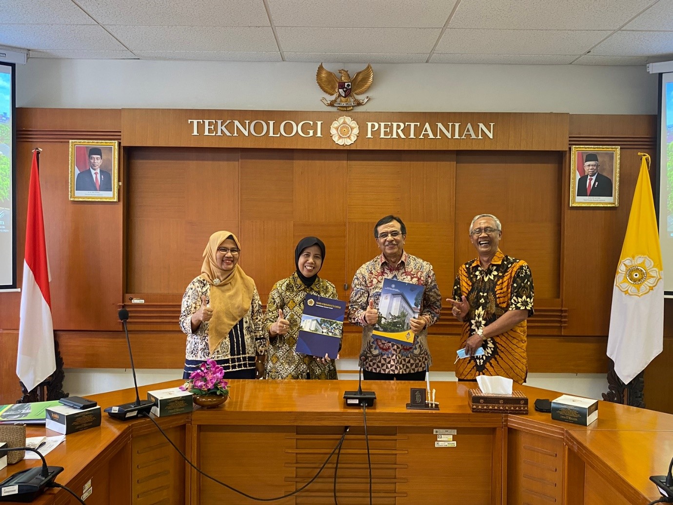 Penandatangan Kerjasama Fakultas Teknologi Pertanian dengan PT Madubaru - Teknik Pertanian dan ...