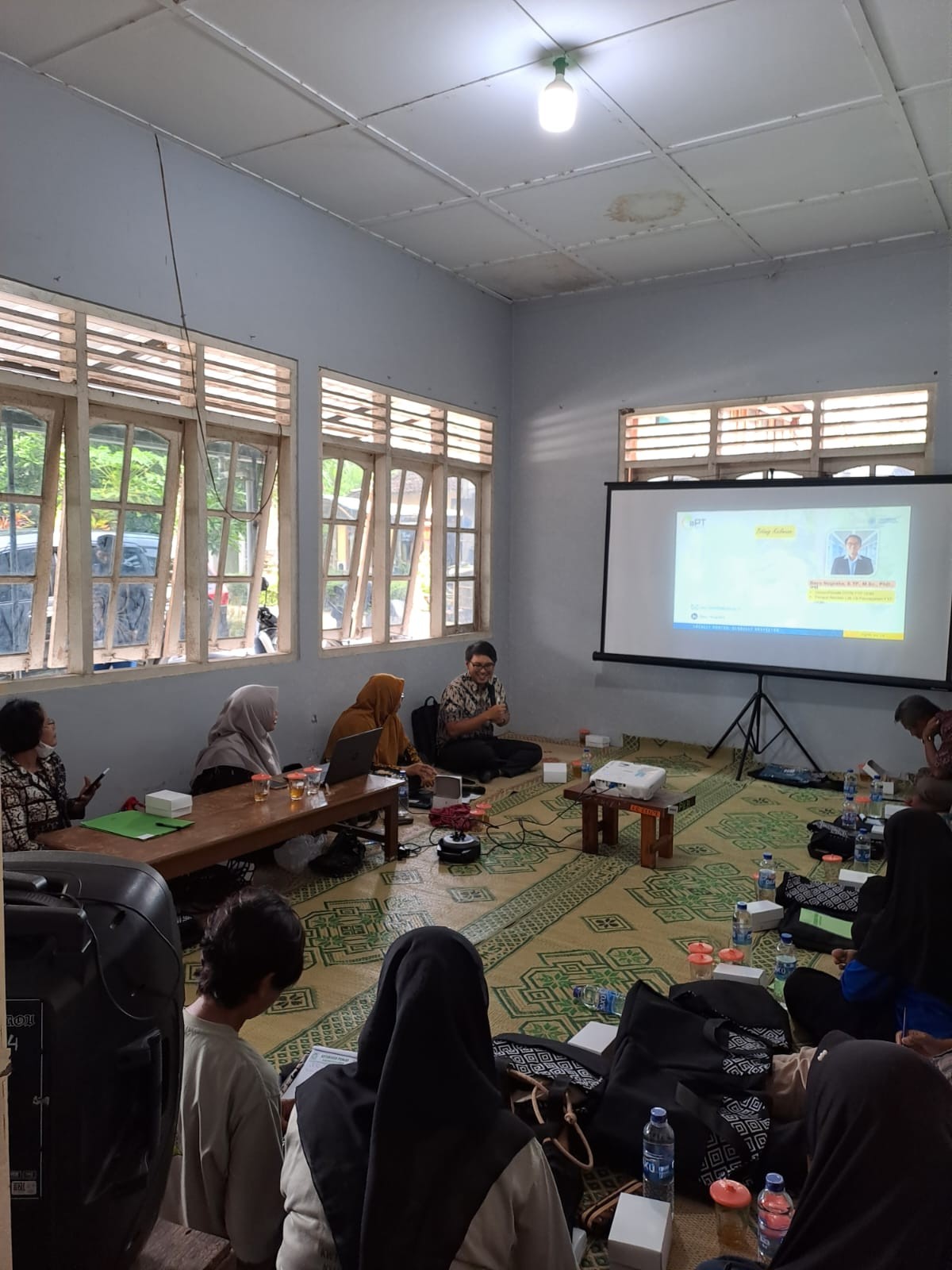 UGM Lecturer Leads Community Food Barn Management Training in Sleman
